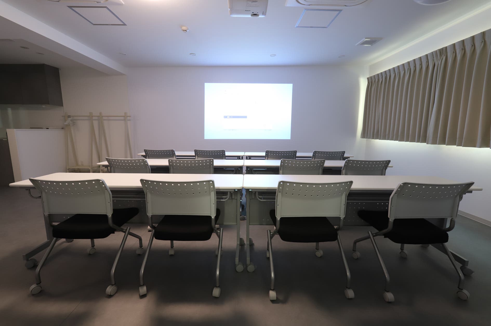 根津駅徒歩６分・54平米の多目的ルーム+喫煙室の写真1