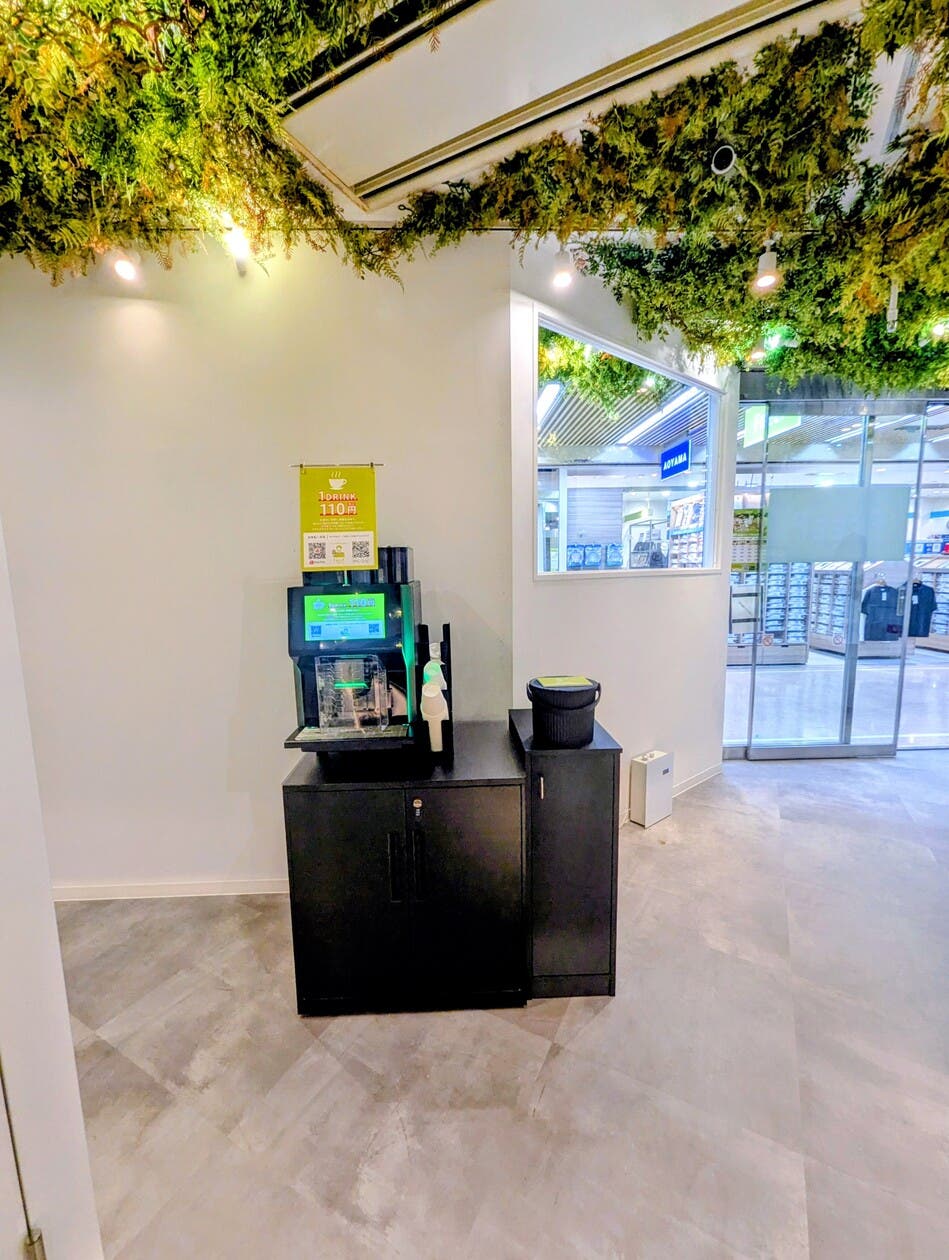 【新橋駅徒歩1分｜24時間営業｜13Cブース】カウンター席／高速Wi-Fi／電源・充電／テレワーク・作業・勉強・休憩等の写真12