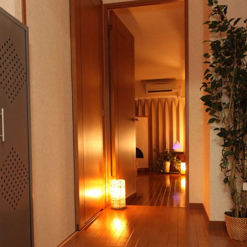 【人気】南森町駅１分✨大阪駅から１駅✨完全個室14帖の広々サロン✨施術ベッド4台まで対応✨講座・練習・体験会にも！の写真10