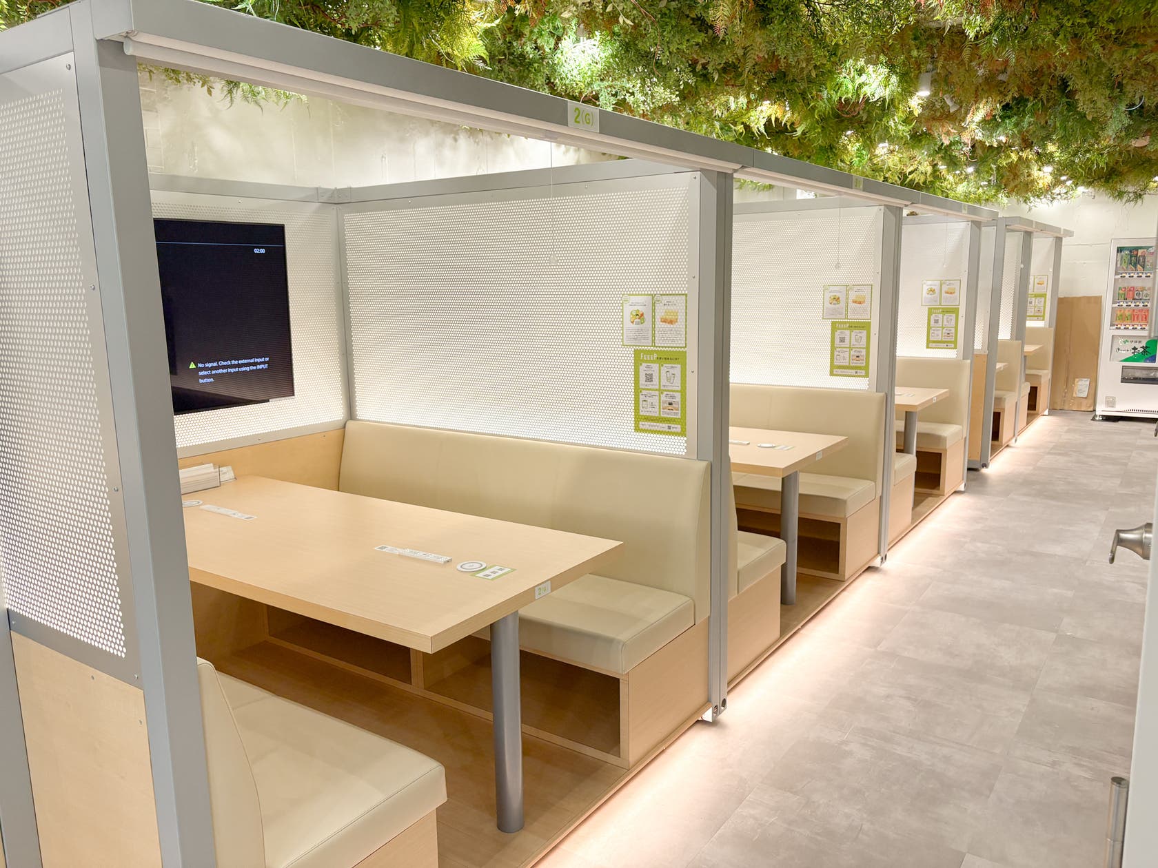 【新橋駅徒歩1分｜24時間営業｜12Cブース】カウンター席／高速Wi-Fi／電源・充電／テレワーク・作業・勉強・休憩等の写真19