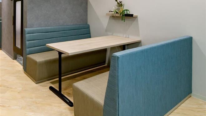 ソファ席(1~4名)No.18/【大宮駅2分】✨24h営業✨勉強・Web会議✨フリードリンク/WiーFiの写真1