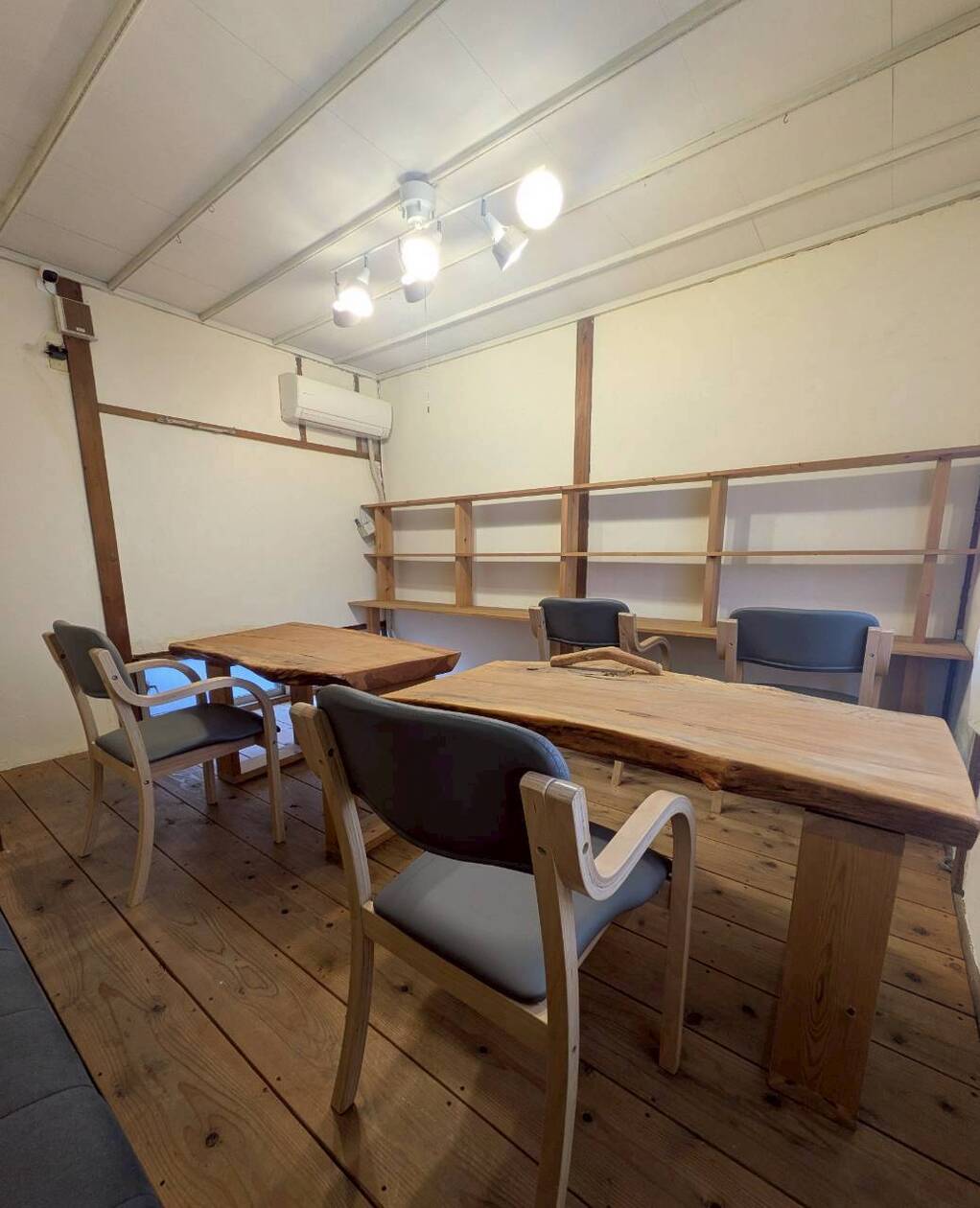 【箱崎駅 東口徒歩2分】24時間OK！コーヒーの香りに包まれる無人レンタルスペース（Wi-Fi・エアコン完備）の写真2