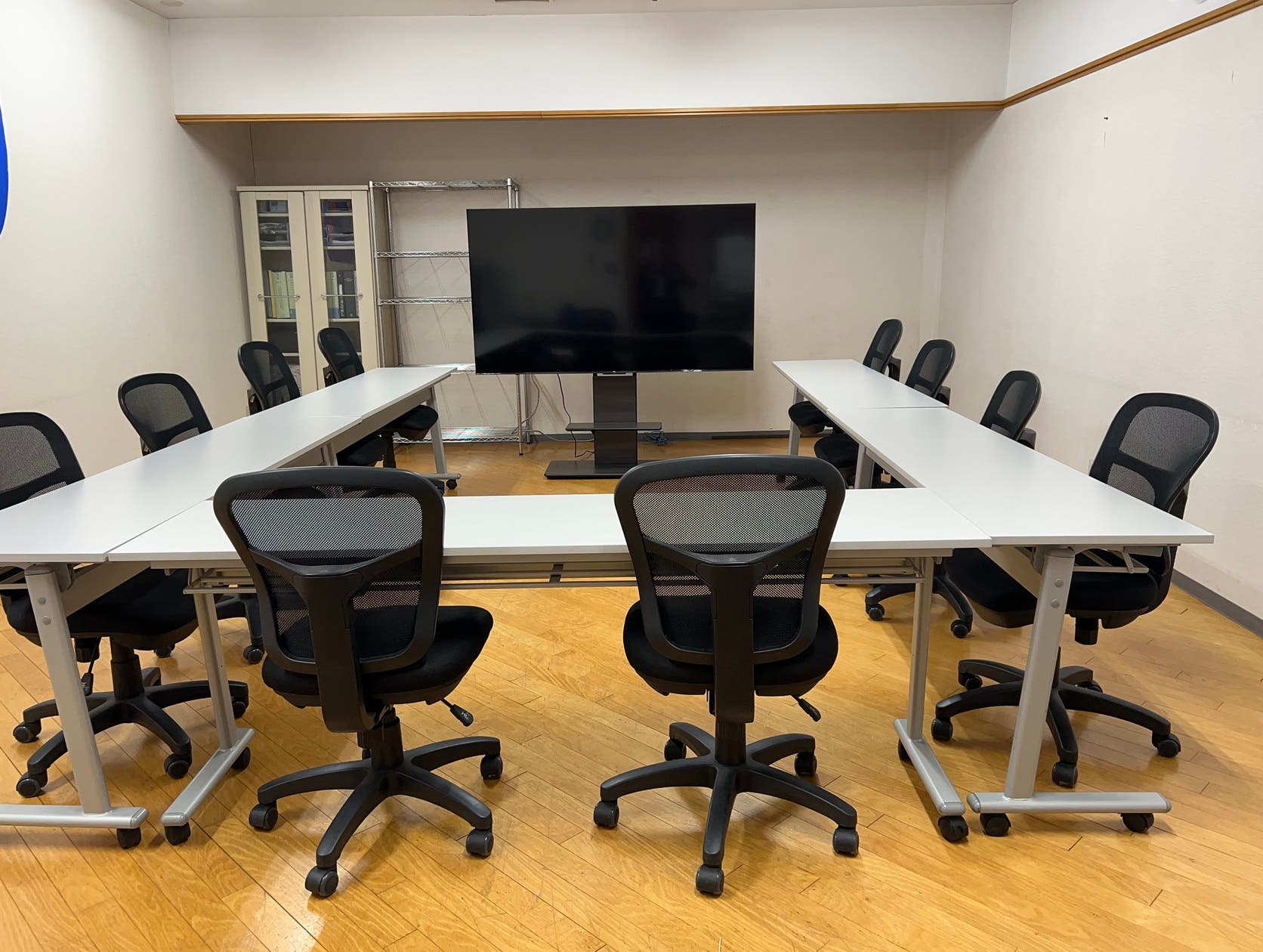 仙台駅から2分で使える大会議室14名まで（有人受付対応）セミナールームの写真1