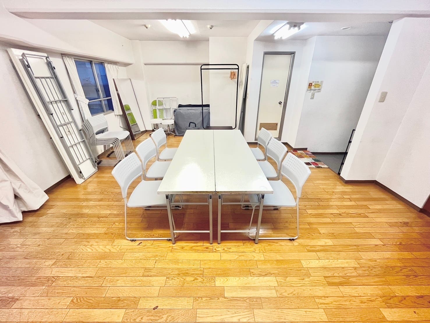 RENEW＜カラフルスペース🌈＞【室内動画あり】⭐️明るく(南向大窓)広く(40㎡)快適⭐️大型鏡・ホワイトボード2台の写真2