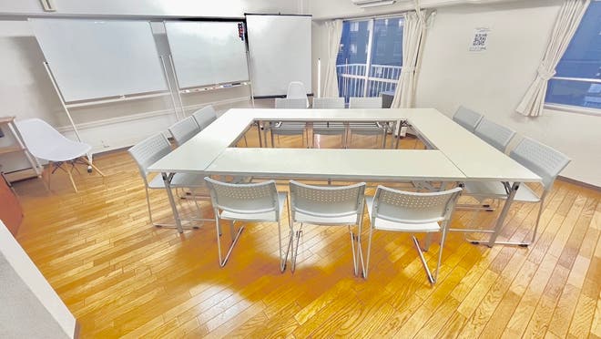 RENEW<カラフルスペース🌈>【室内動画あり】⭐️明るく(南向大窓)広く(40㎡)快適⭐️大型鏡・ホワイトボード2台の写真3