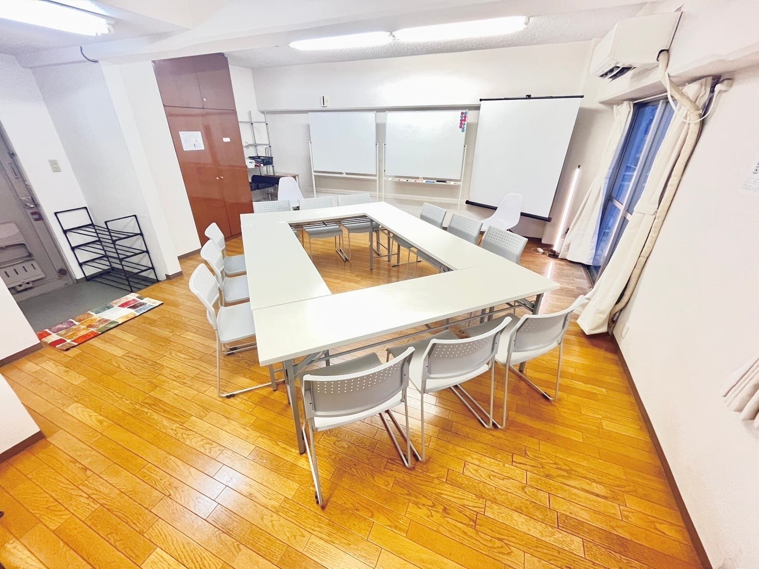 RENEW＜カラフルスペース🌈＞【室内動画あり】⭐️明るく(南向大窓)広く(40㎡)快適⭐️大型鏡・ホワイトボード2台の写真4