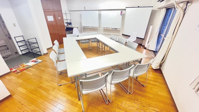 RENEW<カラフルスペース🌈>【室内動画あり】⭐️明るく(南向大窓)広く(40㎡)快適⭐️大型鏡・ホワイトボード2台の写真4