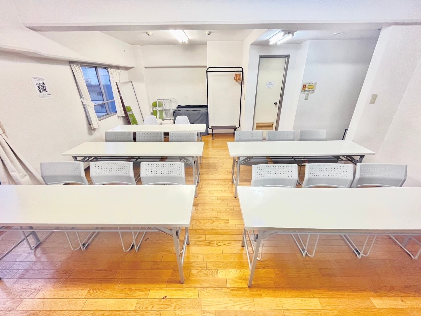 RENEW＜カラフルスペース🌈＞【室内動画あり】⭐️明るく(南向大窓)広く(40㎡)快適⭐️大型鏡・ホワイトボード2台の写真5