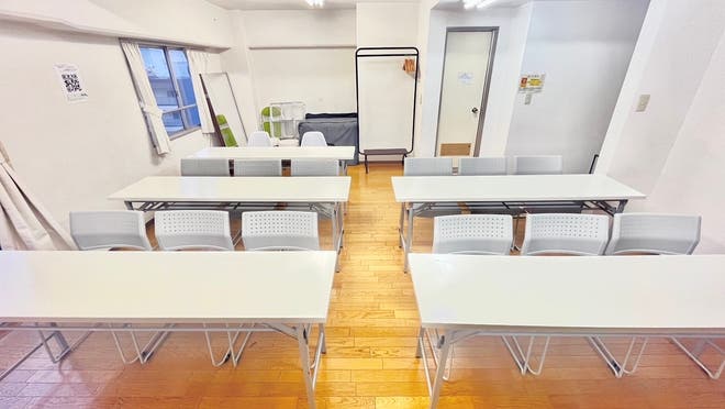 RENEW<カラフルスペース🌈>【室内動画あり】⭐️明るく(南向大窓)広く(40㎡)快適⭐️大型鏡・ホワイトボード2台の写真5