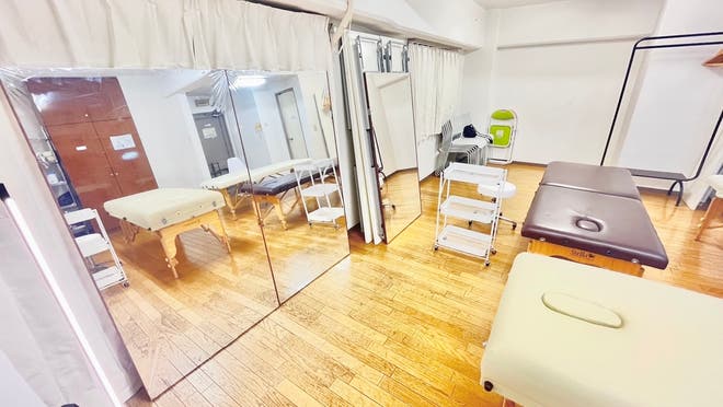 RENEW<カラフルスペース🌈>【室内動画あり】⭐️明るく(南向大窓)広く(40㎡)快適⭐️大型鏡・ホワイトボード2台の写真13