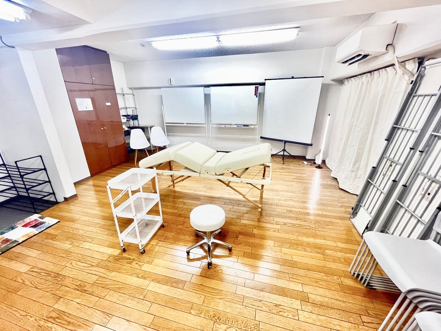 RENEW＜カラフルスペース🌈＞【室内動画あり】⭐️明るく(南向大窓)広く(40㎡)快適⭐️大型鏡・ホワイトボード2台の写真7