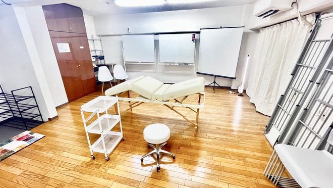 RENEW<カラフルスペース🌈>【室内動画あり】⭐️明るく(南向大窓)広く(40㎡)快適⭐️大型鏡・ホワイトボード2台の写真7