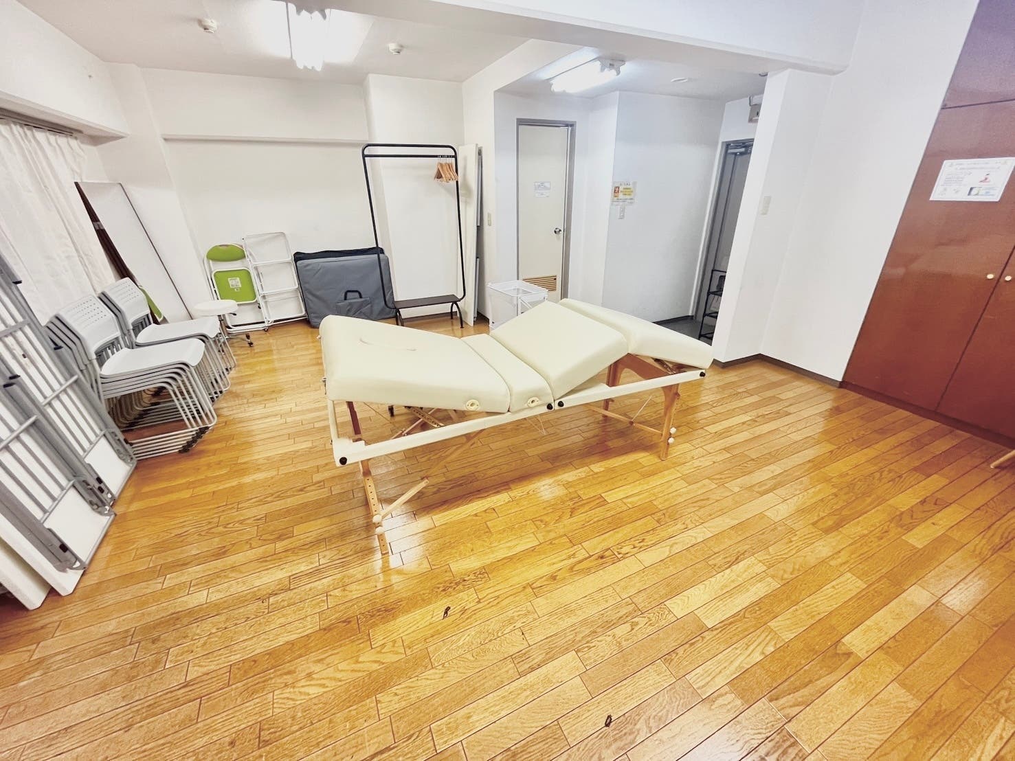 RENEW＜カラフルスペース🌈＞【室内動画あり】⭐️明るく(南向大窓)広く(40㎡)快適⭐️大型鏡・ホワイトボード2台の写真8