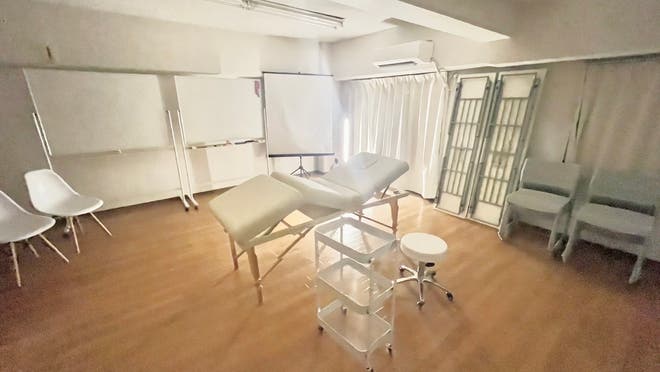 RENEW<カラフルスペース🌈>【室内動画あり】⭐️明るく(南向大窓)広く(40㎡)快適⭐️大型鏡・ホワイトボード2台の写真9