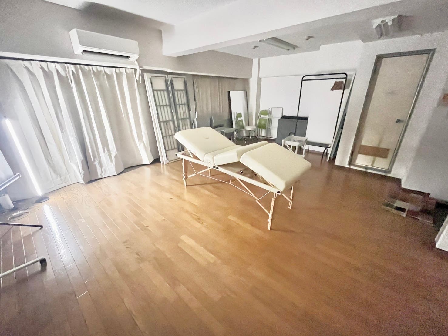 RENEW＜カラフルスペース🌈＞【室内動画あり】⭐️明るく(南向大窓)広く(40㎡)快適⭐️大型鏡・ホワイトボード2台の写真10