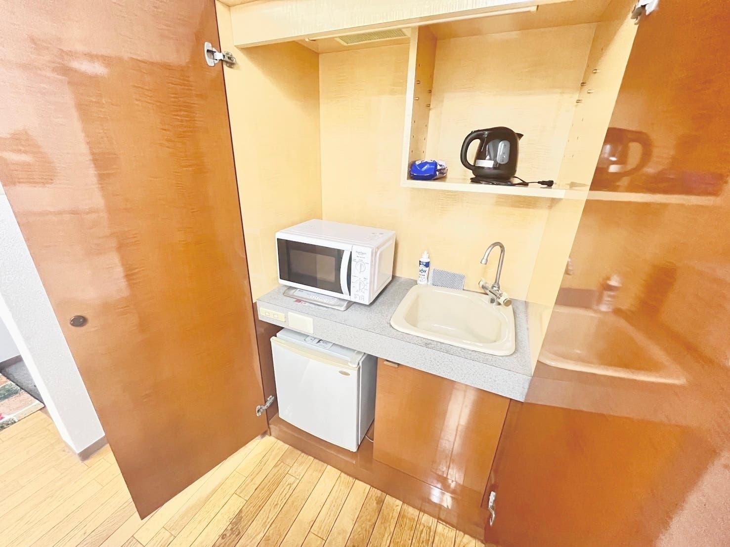 RENEW＜カラフルスペース🌈＞【室内動画あり】⭐️明るく(南向大窓)広く(40㎡)快適⭐️大型鏡・ホワイトボード2台の写真14