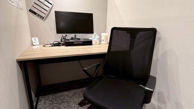 半個室ブース-2/【大宮駅2分】✨3~4月値下げ中,24h営業✨勉強・Web会議✨モニター/フリードリンク/WiーFiの写真1