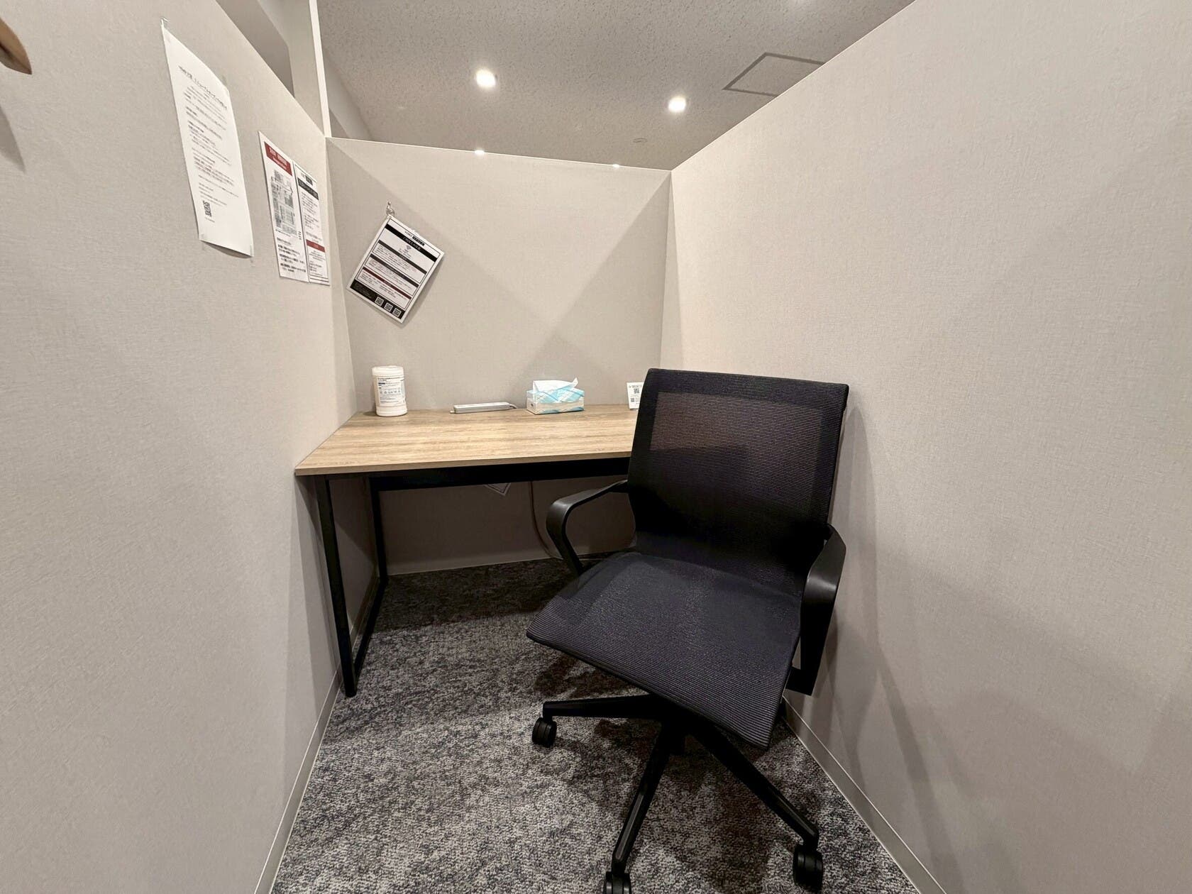 半個室ブース-2/【大宮駅2分】✨3~4月値下げ中,24h営業✨勉強・Web会議✨モニター/フリードリンク/WiｰFiの写真2