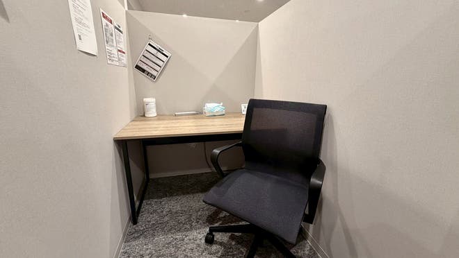 半個室ブース-2/【大宮駅2分】✨3~4月値下げ中,24h営業✨勉強・Web会議✨モニター/フリードリンク/WiーFiの写真2