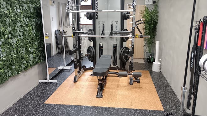 ✨ NEW OPEN ✨【🎉地域最安値🎉】武蔵小杉駅駅徒歩7分の駅チカレンタルジム、清潔感ありオシャレ、トレーニング器具充実の写真1