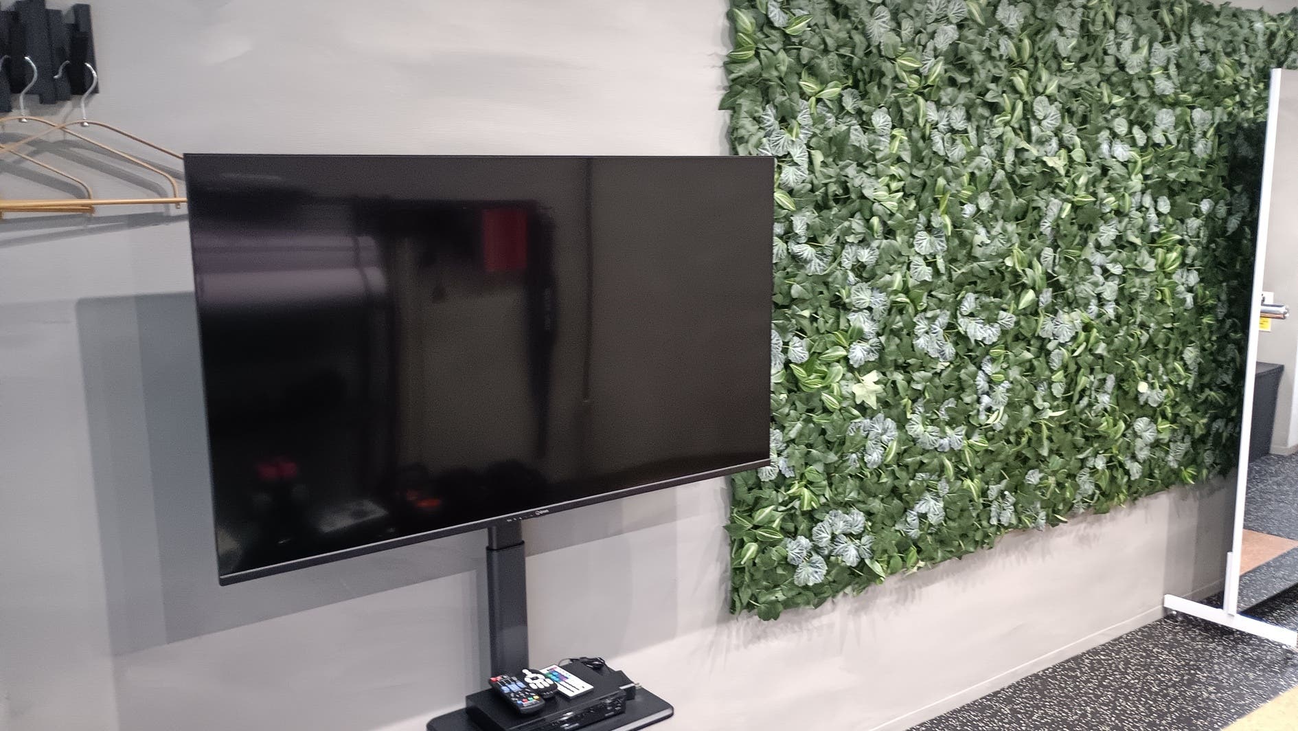 ✨ NEW OPEN ✨【🎉地域最安値🎉】武蔵小杉駅駅徒歩7分の駅チカレンタルジム、清潔感ありオシャレ、トレーニング器具充実の写真2