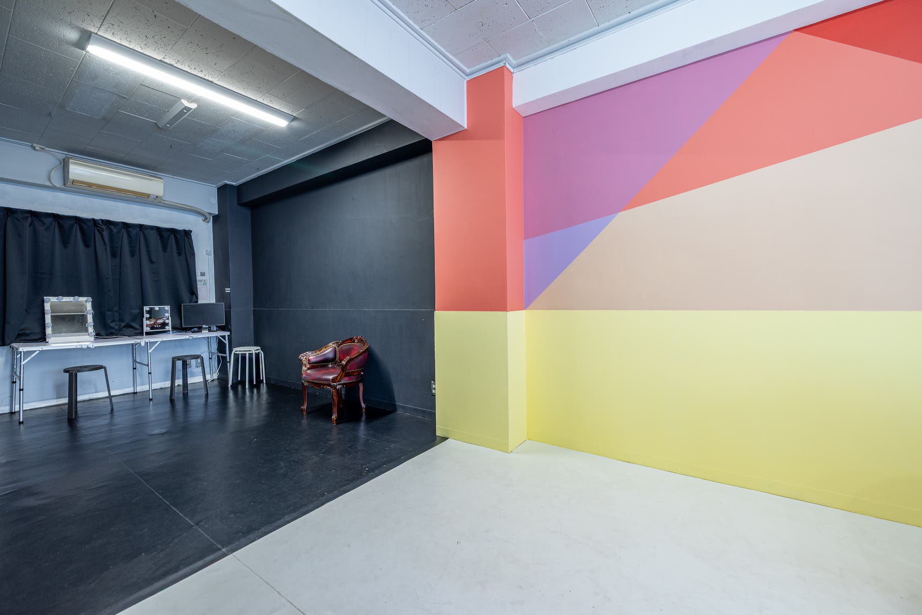 🆕OPEN15%OFF📣自然光×パステル幾何学×黒壁×人が入れるカラフルブース｜飯田橋駅1分｜撮影用ベッド｜MV・コスプレの写真11