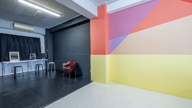 🆕OPEN15%OFF📣自然光×パステル幾何学×黒壁×人が入れるカラフルブース|飯田橋駅1分|撮影用ベッド|MV・コスプレの写真11