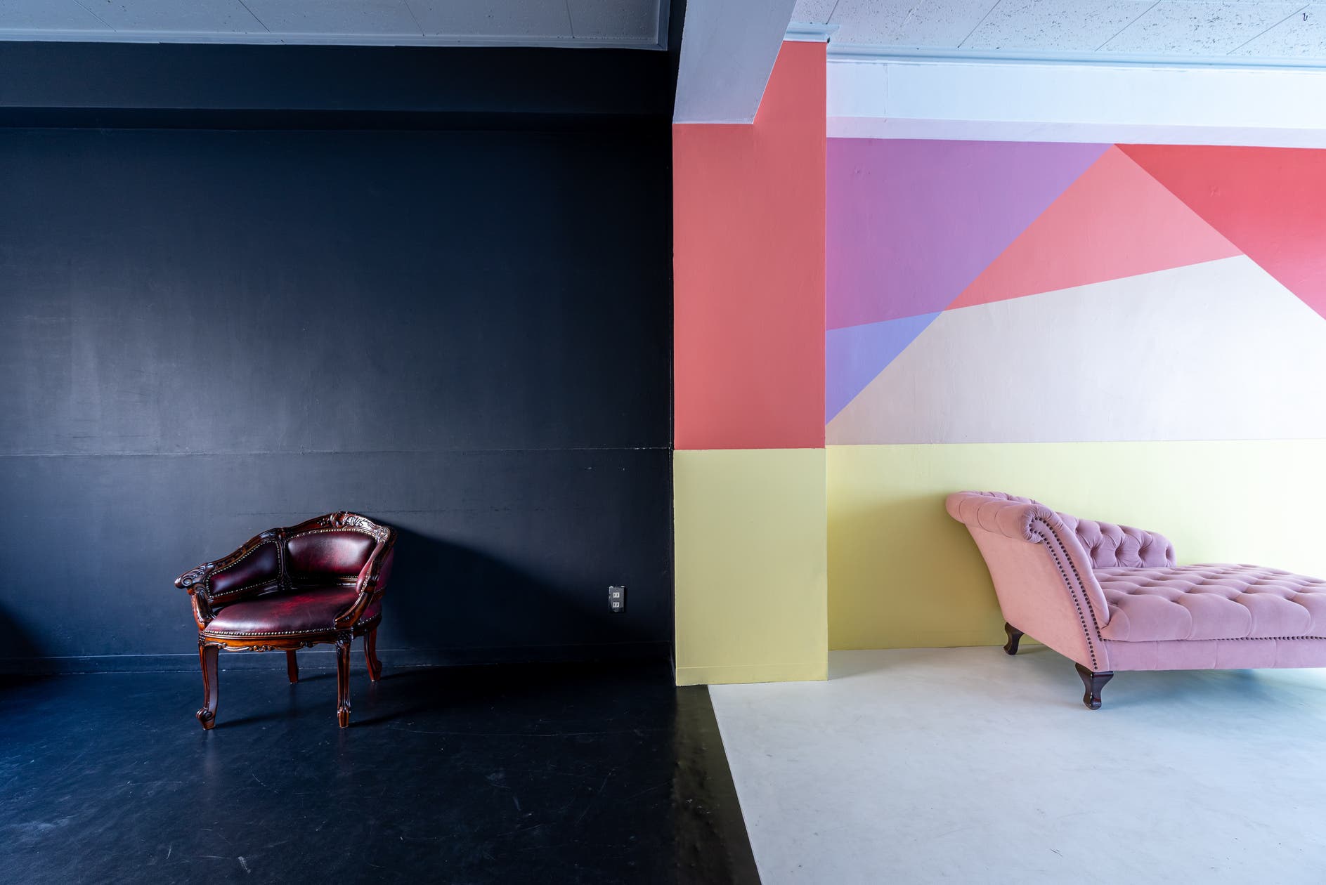 🆕OPEN15%OFF📣自然光×パステル幾何学×黒壁×人が入れるカラフルブース｜飯田橋駅1分｜撮影用ベッド｜MV・コスプレの写真7