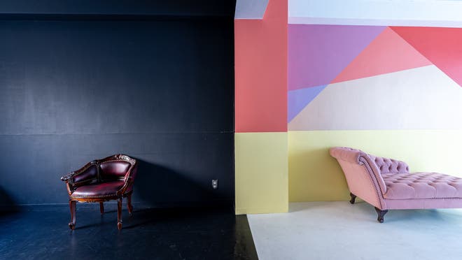 🆕OPEN15%OFF📣自然光×パステル幾何学×黒壁×人が入れるカラフルブース|飯田橋駅1分|撮影用ベッド|MV・コスプレの写真7