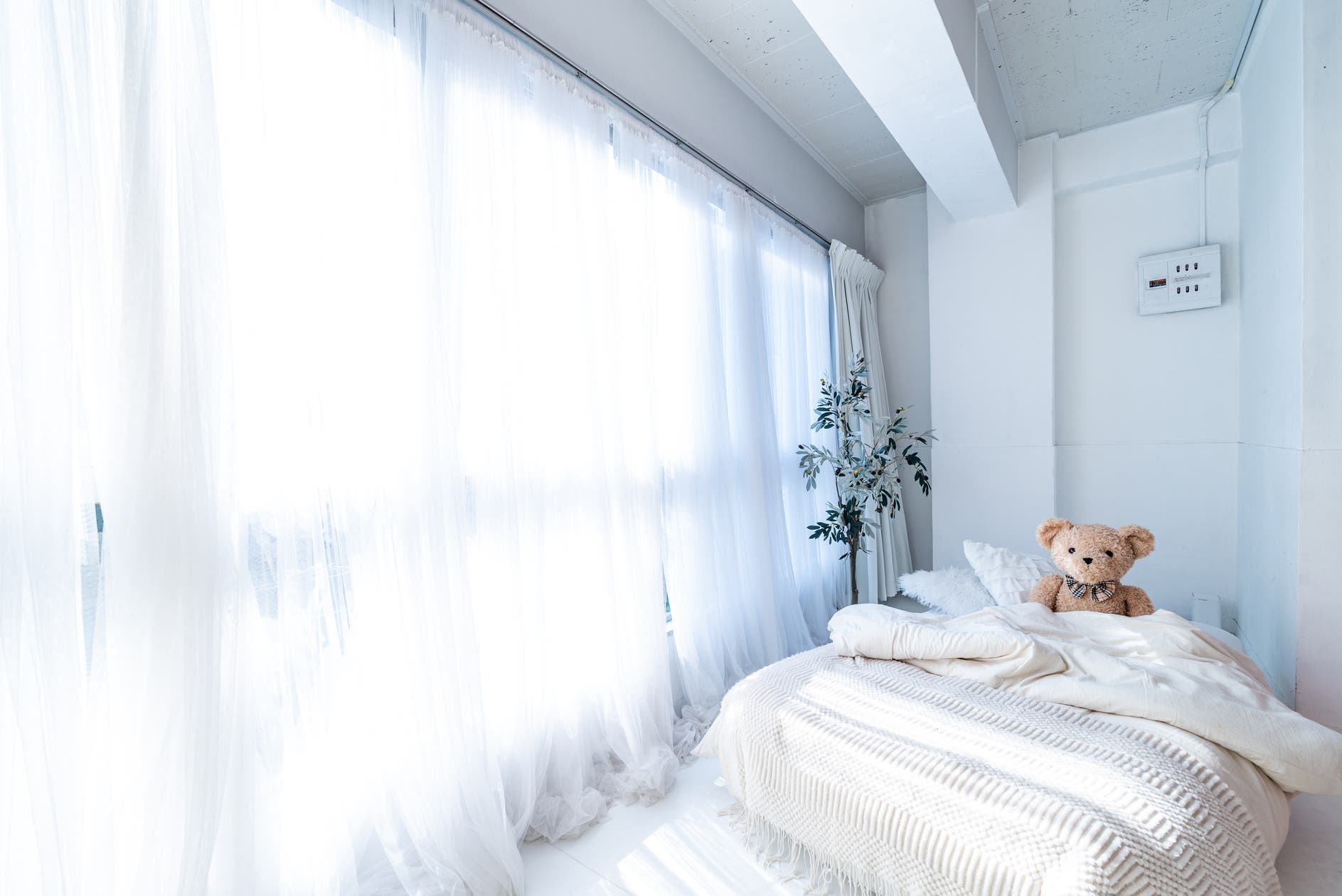 🆕OPEN15%OFF📣自然光×パステル幾何学×黒壁×人が入れるカラフルブース｜飯田橋駅1分｜撮影用ベッド｜MV・コスプレの写真28