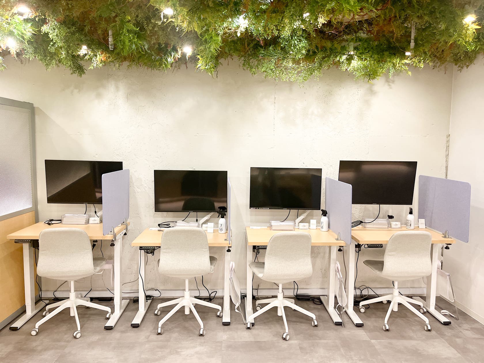 【新橋駅徒歩1分｜24時間営業｜14PSブース】防音完全個室／31.5型モニター／充電／web商談・面接・MTG・テレワーク等の写真20