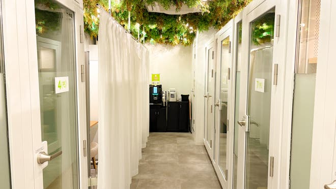 【学芸大学駅徒歩1分|24時間営業|7PSブース】防音完全個室/31.5型モニター/充電/web商談・面接・MTG・テレワーク等の写真19