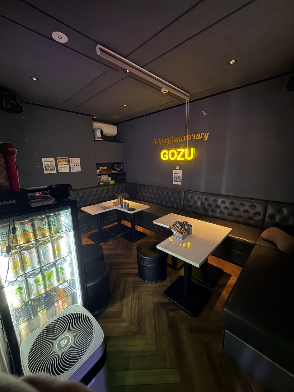 六本木駅から徒歩4分のカラオケ、個室付きバーの写真1