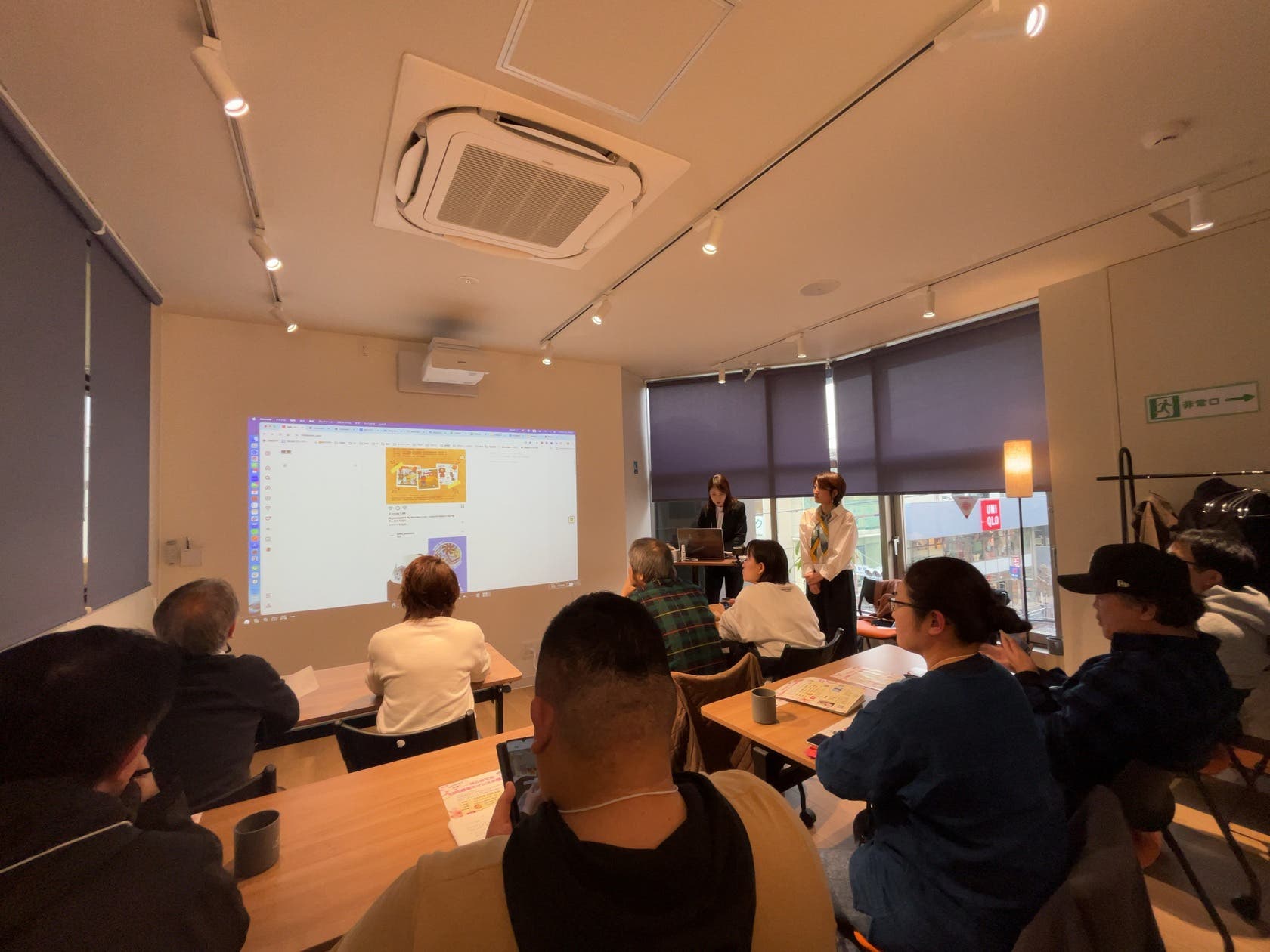 【3,280円/h、仙川駅徒歩2分】8名会議室・椅子だけ14席・フリードリンク付・大型プロジェクタ備付の写真3