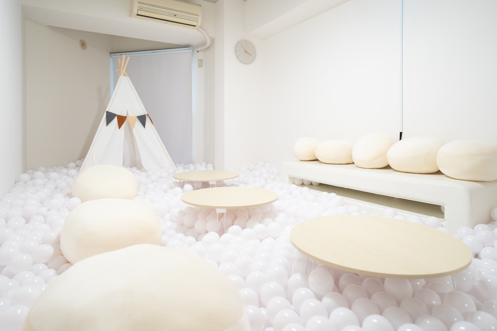 ⭐リニューアル⭐馬喰町から４分！１面ボールプールのパーティルーム✨女子会、撮影、シアター、各種パーティの写真1