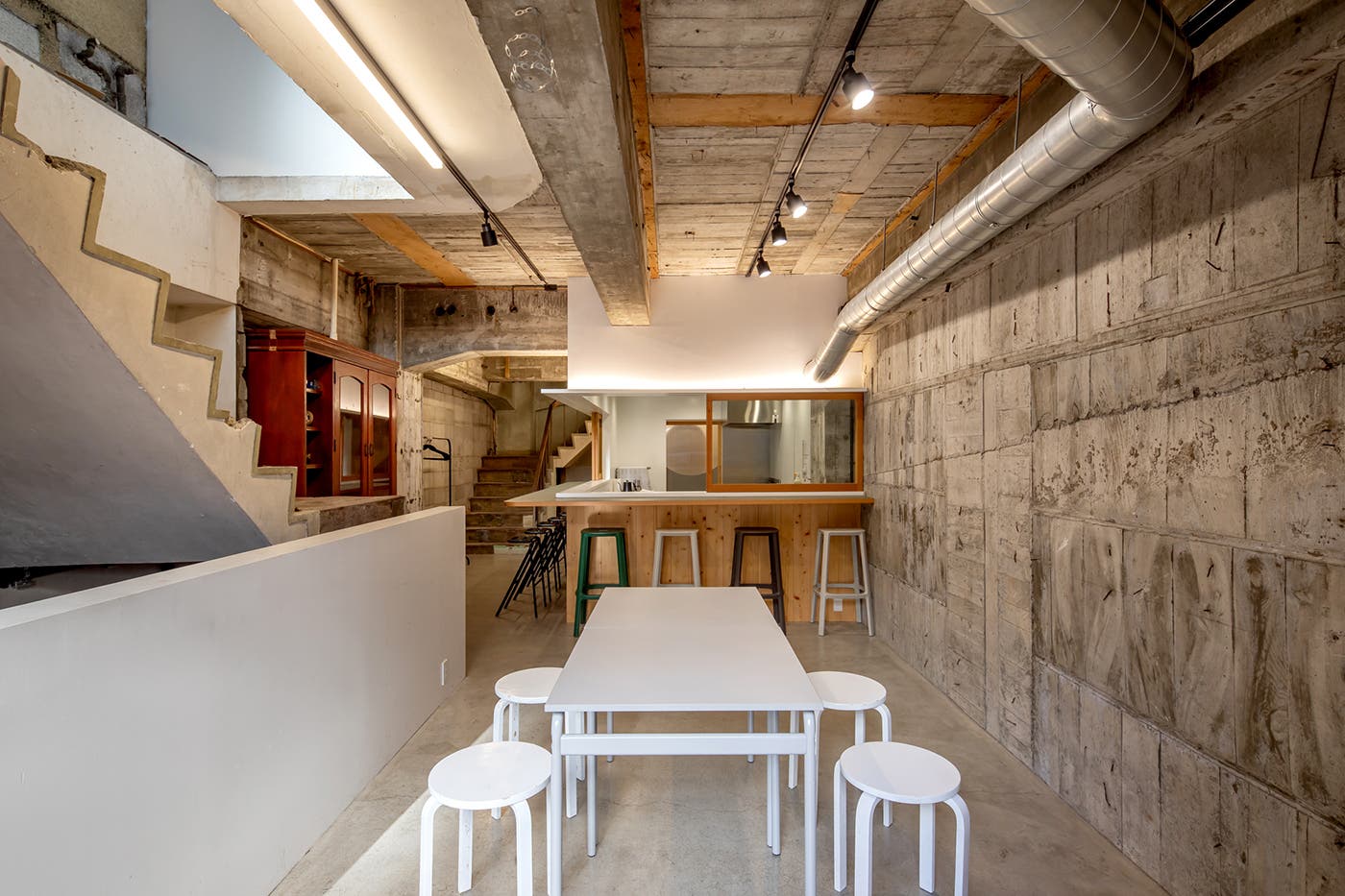 岐阜市柳ケ瀬商店街にあるレトロビルのリノベ空間。やってみたいことをしてみる場。　レンタルキッチン / フリースペースの写真1