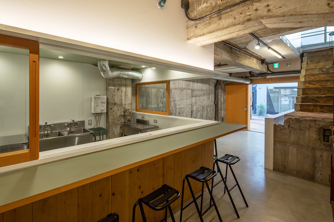岐阜市柳ケ瀬商店街にあるレトロビルのリノベ空間。やってみたいことをしてみる場。　レンタルキッチン / フリースペースの写真8