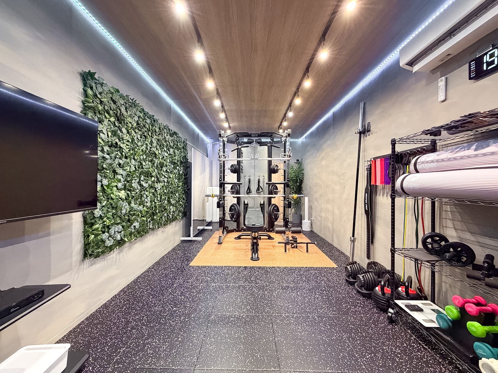 ✨ NEW OPEN ✨【🎉地域最安値🎉】武蔵小杉駅駅徒歩7分の駅チカレンタルジム、清潔感ありオシャレ、トレーニング器具充実の写真1