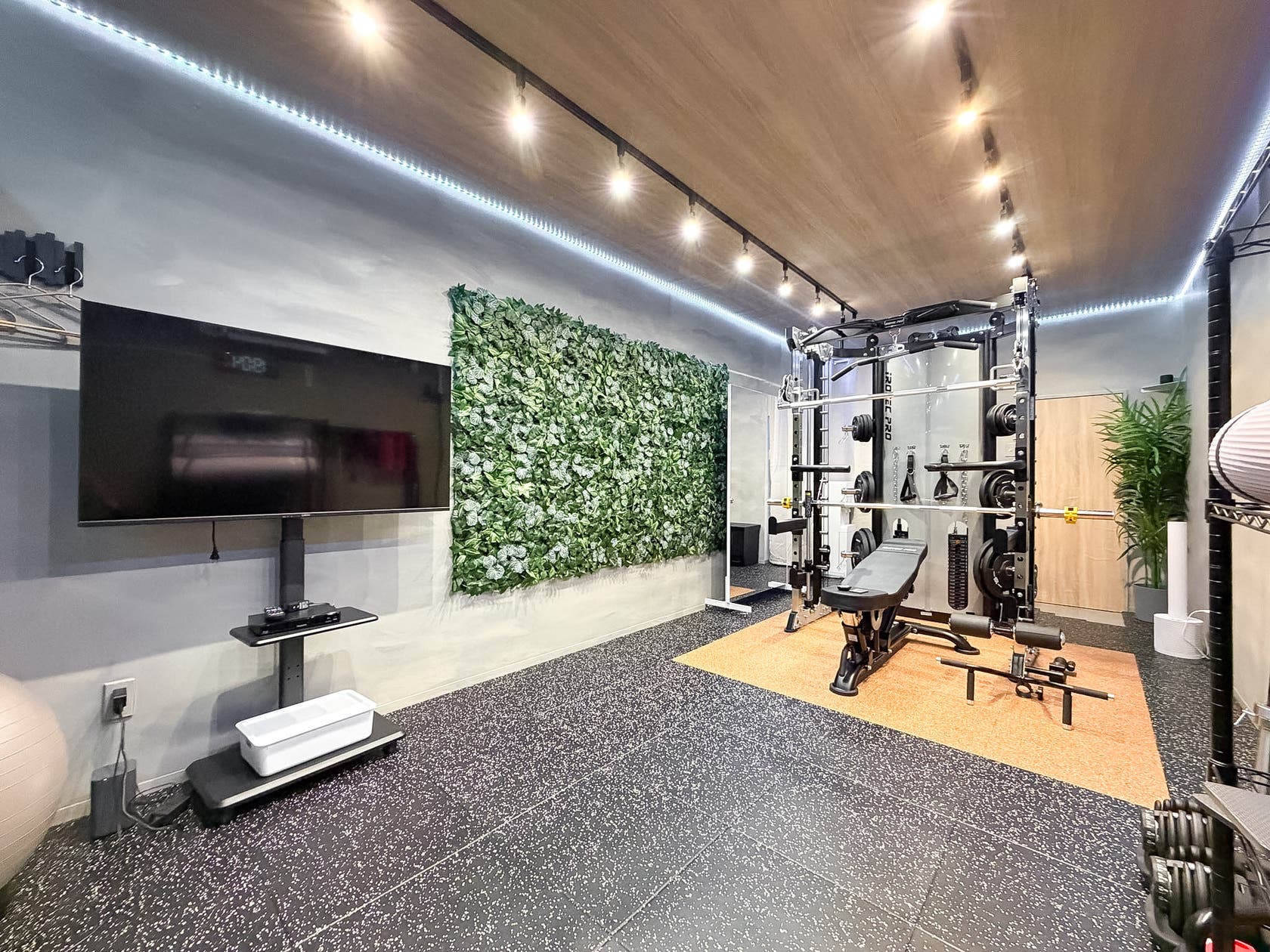 ✨ NEW OPEN ✨【🎉地域最安値🎉】武蔵小杉駅駅徒歩7分の駅チカレンタルジム、清潔感ありオシャレ、トレーニング器具充実の写真2