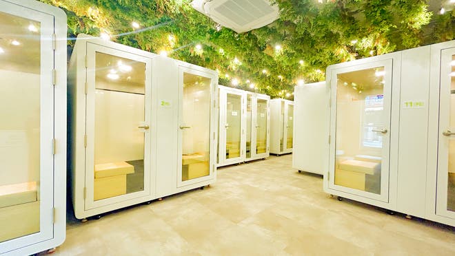 【学芸大学駅徒歩1分|24時間営業|13Cブース】カウンター席/高速Wi-Fi/電源・充電/テレワーク・作業・勉強・休憩等の写真12