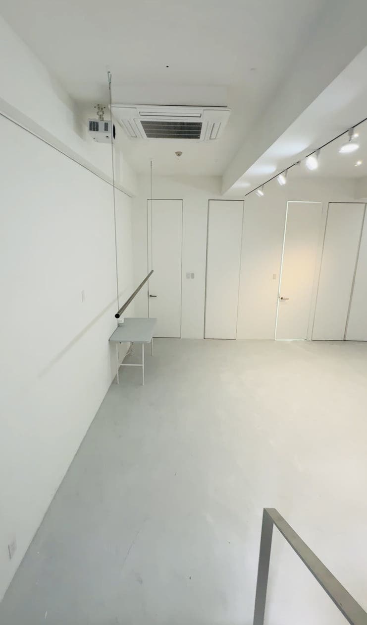 南青山・表参道駅徒歩3分／自然光◎白を基調とした天井高のギャラリースペース／展示会・ポップアップ・撮影・個展・ヨガにおすすめの写真7