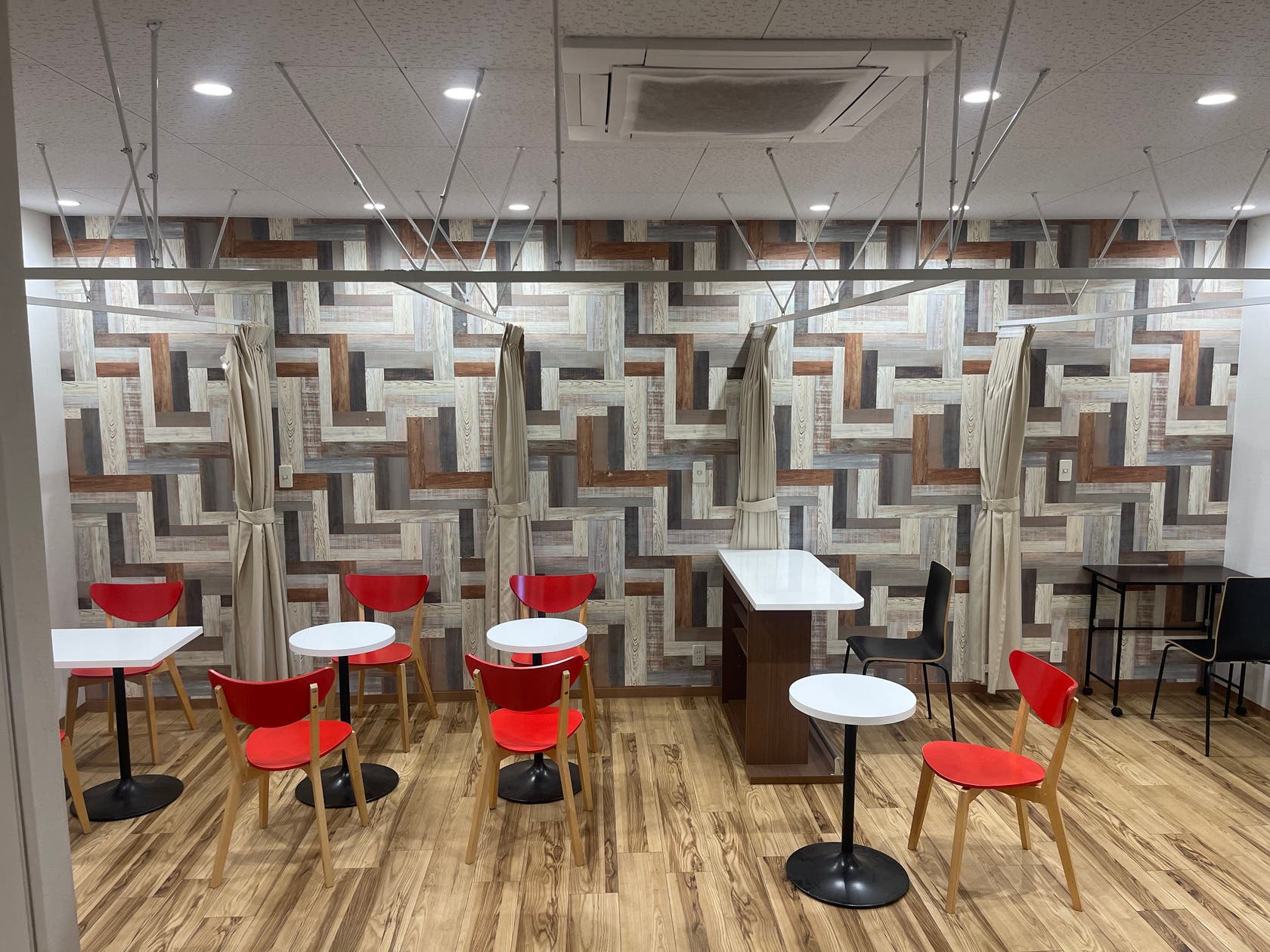 【飯塚・片島】超好立地◎大人気『40坪フリースペース』！少人数〜20名様まで利用できる♪広々快適空間◎の写真1