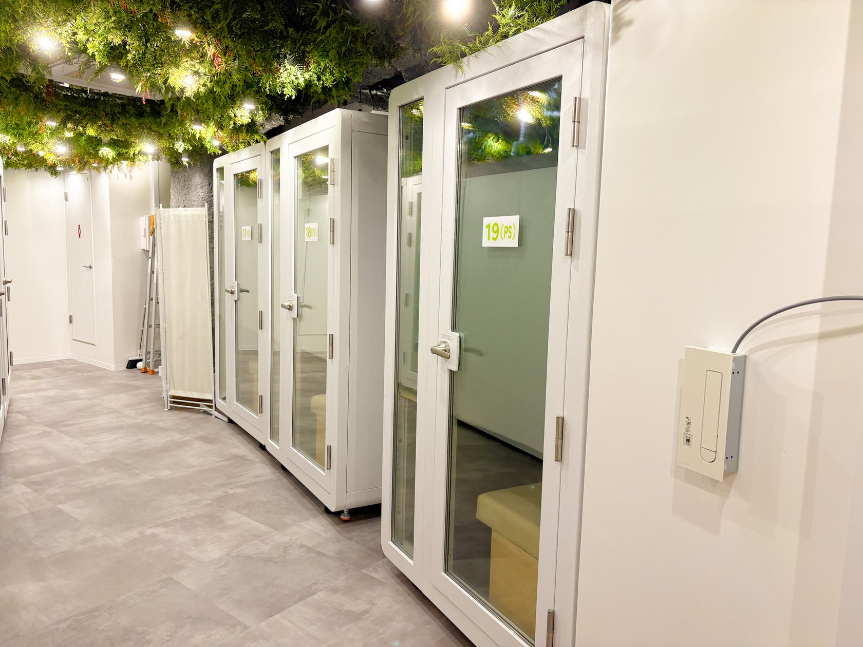 【恵比寿駅徒歩1分｜24時間営業｜5Cブース】カウンター席／高速Wi-Fi／電源・充電／テレワーク・作業・勉強・休憩等の写真24