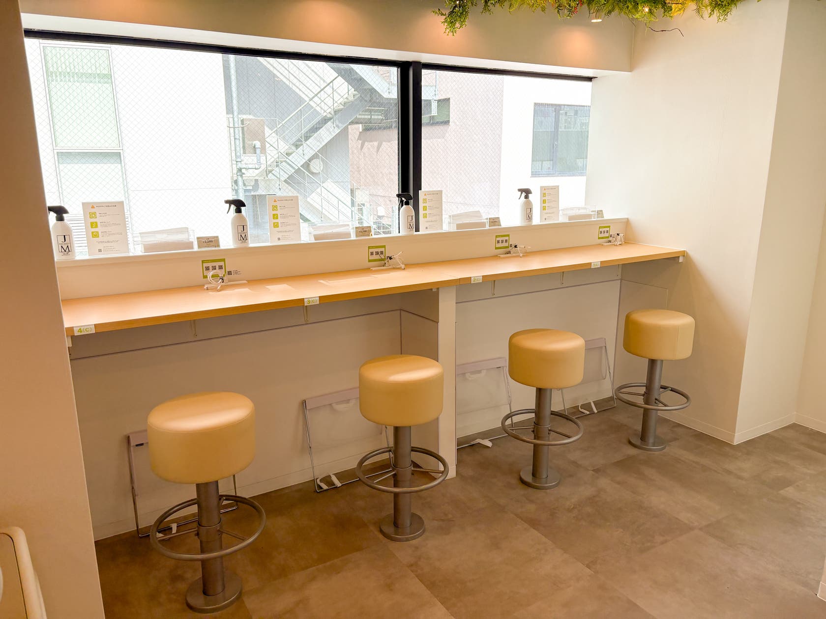 【恵比寿駅徒歩1分｜24時間営業｜6Cブース】カウンター席／高速Wi-Fi／電源・充電／テレワーク・作業・勉強・休憩等の写真11