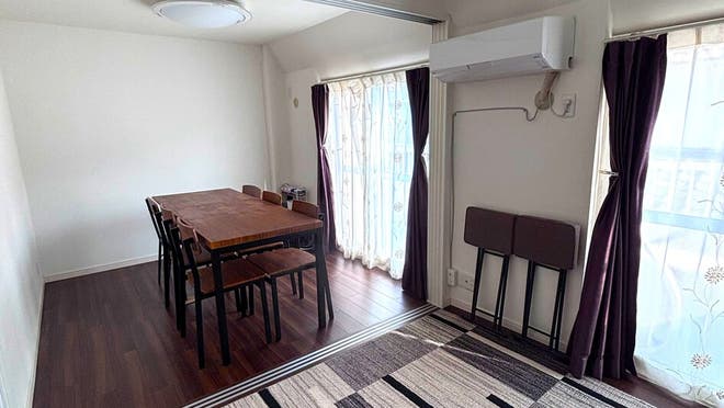 【駅徒歩5分・最大8名】白壁に木調フロアのシンプル空間|女子会・誕生日・撮影・ワークにの写真1