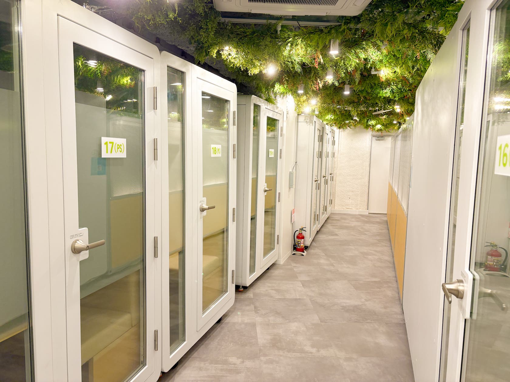 【恵比寿駅徒歩1分｜24時間営業｜1Cブース】カウンター席／高速Wi-Fi／電源・充電／テレワーク・作業・勉強・休憩等の写真19