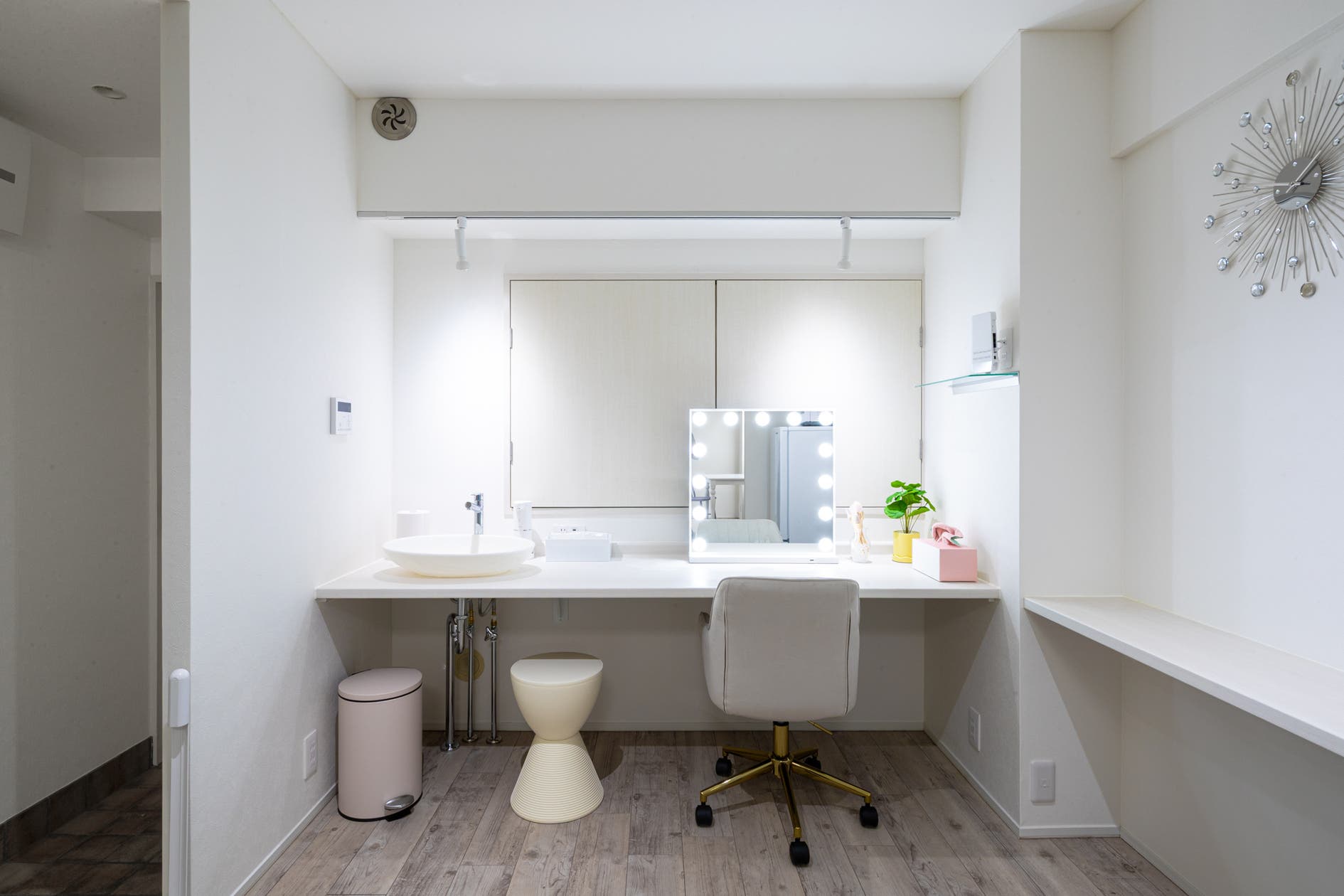 推し活や上映会、撮影などに利用できるレンタルスペースです、大画面で楽しめる映像環境があり、撮影・配信にも対応していますの写真4