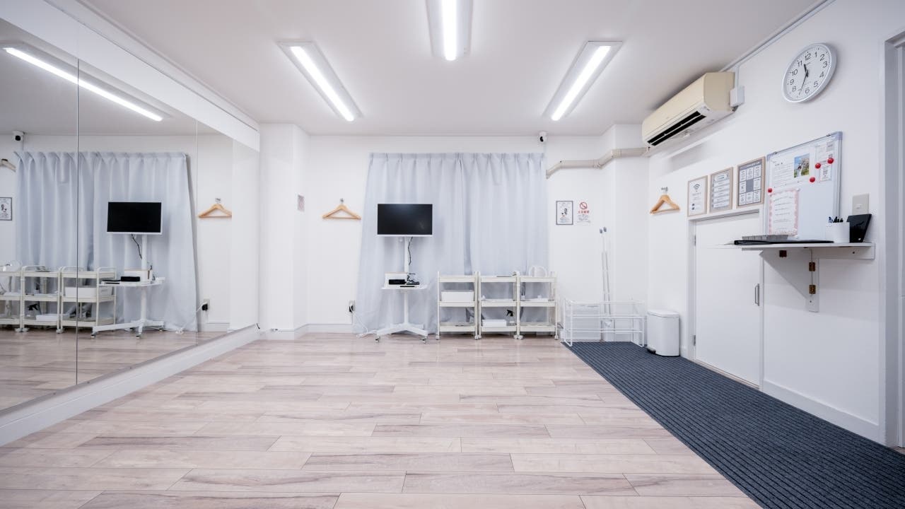オープン割🎉ダンスに最適個室✨三ノ宮駅徒歩1分｜清潔｜大型2面鏡｜モニター｜更衣室｜無料備品多数｜個人レッスン｜ヨガ｜ダンスの写真6