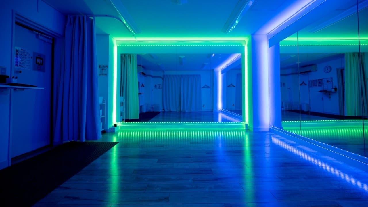 オープン割🎉ダンスに最適個室✨三ノ宮駅徒歩1分｜清潔｜大型2面鏡｜モニター｜更衣室｜無料備品多数｜個人レッスン｜ヨガ｜ダンスの写真11