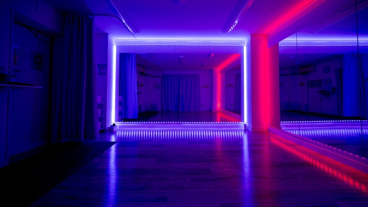 オープン割🎉ダンスに最適個室✨三ノ宮駅徒歩1分｜清潔｜大型2面鏡｜モニター｜更衣室｜無料備品多数｜個人レッスン｜ヨガ｜ダンスの写真12